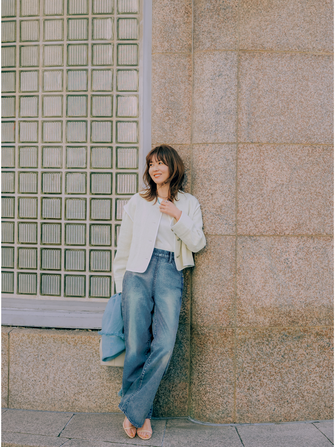 40代、小柄さんにも似合うデニムはハイウエスト＆太めがカギ！【小柄エディター・伊藤真知さんコラボ① ×THE SHINZONE ...