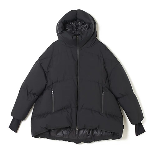 大人を美しく見せ、心地のいい名品「HERNO」のダウンコート | Web eclat | 50代女性のためのファッション、ビューティ、ライフスタイル最新情報