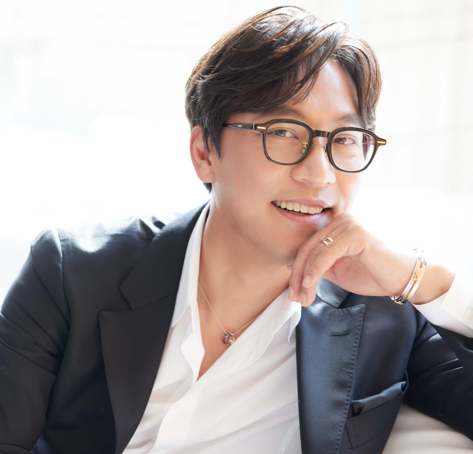 ADOROの旗艦店オープニングで来日、「愛の不時着」のオ・マンソクさんインタビュー | ファッション誌Marisol(マリソル) 40代を ...