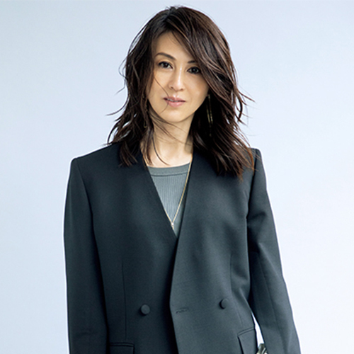 50代になってもチャレンジできる！雨宮塔子さんの「ジャケット」の新しい着こなし方 | Web eclat | 50代女性のためのファッション ...