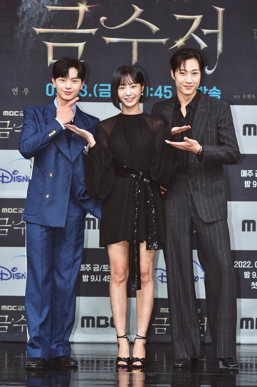 ディズニープラスのスターで独占配信中！話題作「ゴールデンスプーン」のユク・ソンジェさん（BTOB）、イ・ジョンウォンさん、ヨヌさん独占インタビュー！ | ファッション誌Marisol(マリソル ...