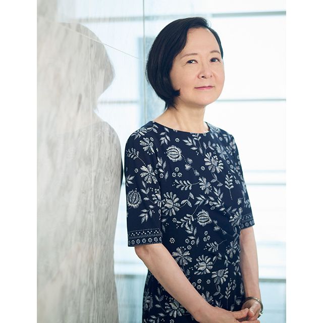 【小川洋子さんインタビュー】ステージと日常で生まれる特別な関係性を描き出す、極上の短編集『掌に眠る舞台』 | Web eclat | 50代 ...